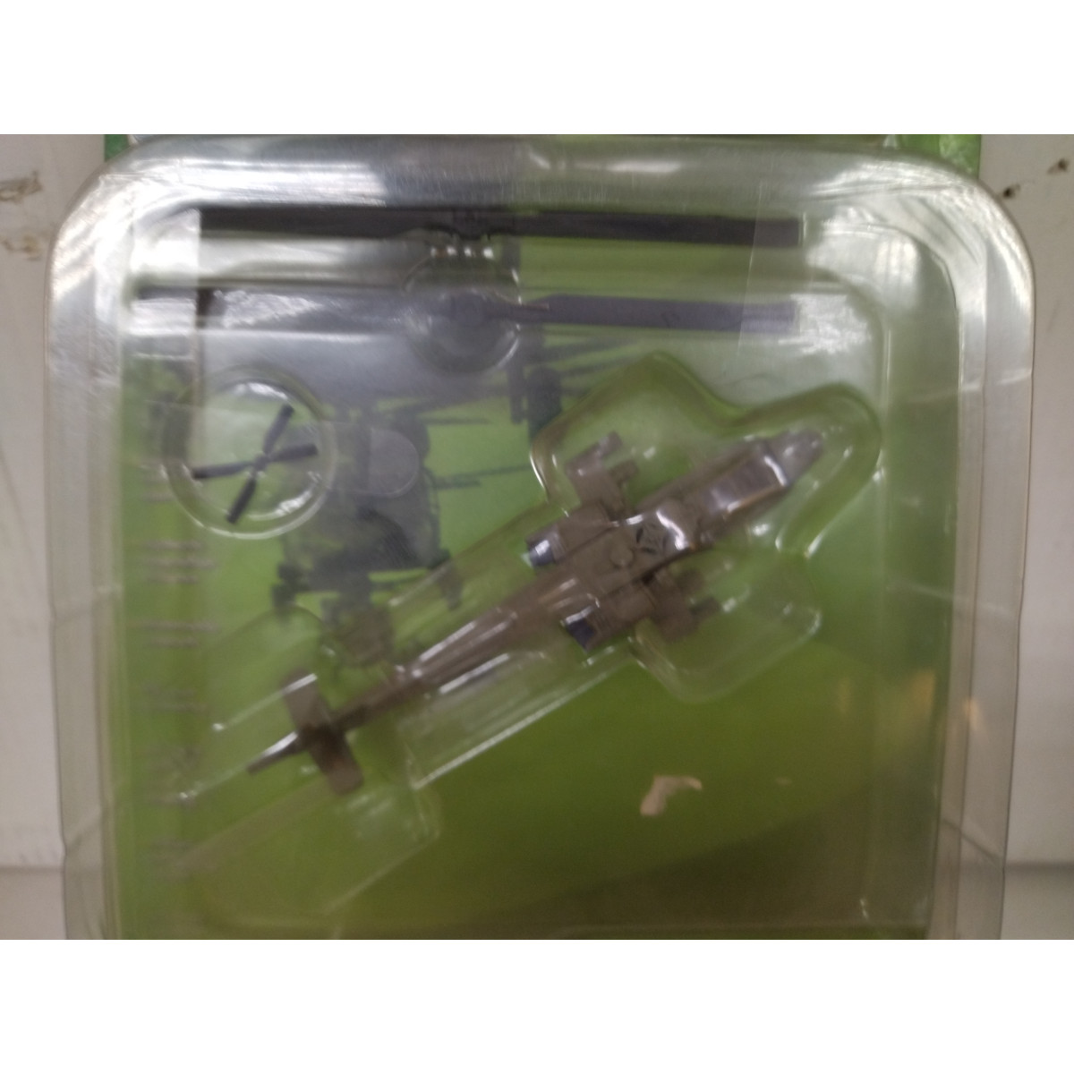 BELL AH-64D APACHE HELICOPTER US ARMY 1:144 DRAGON CANDO - BCN STOCK CARS