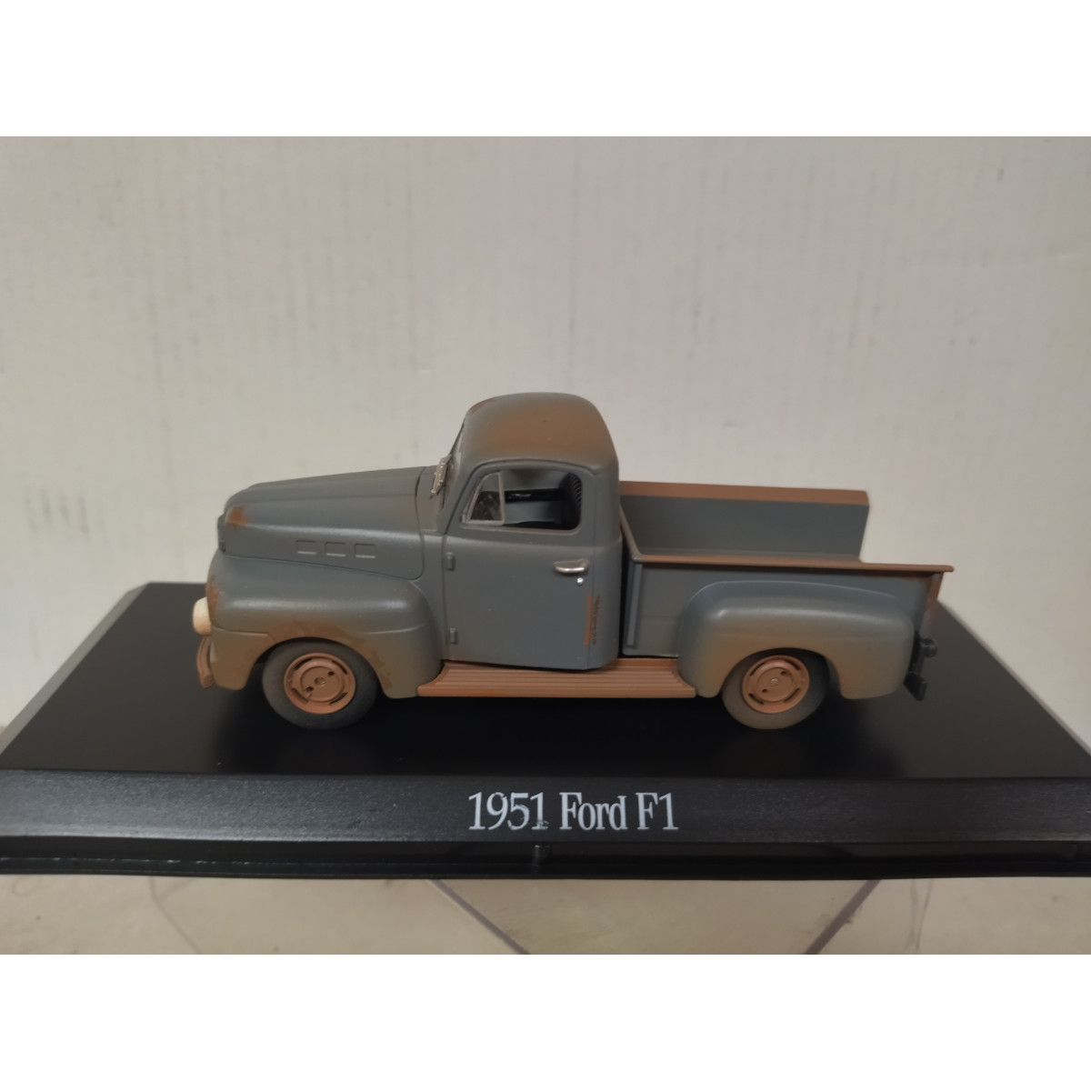 FORD F-1 1951 PICKUP FORREST GUMP 1:43 GREENLIGHT - BCN STOCK CARS