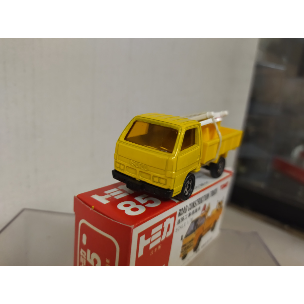 ISUZU ELF ROAD CONSTRUCTION TRUCK 1:78/apx 1:64 TOMICA 85 - BCN STOCK CARS