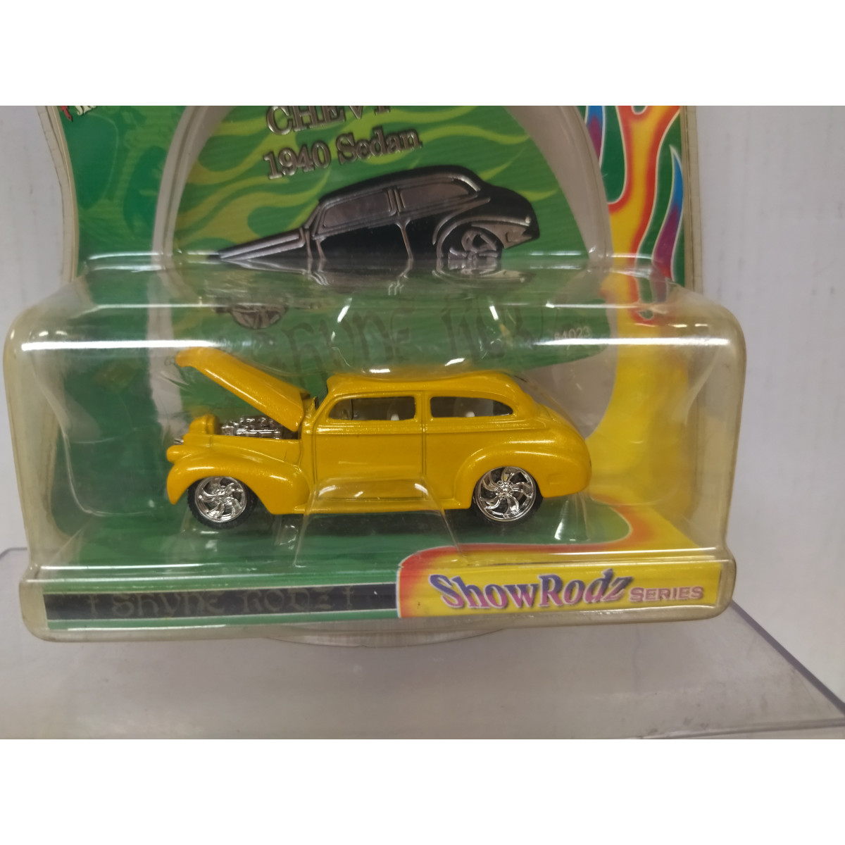 CHEVROLET SEDAN 1940 SHOW RODZ 1:64 ROAD SIGNATURES - BCN STOCK CARS