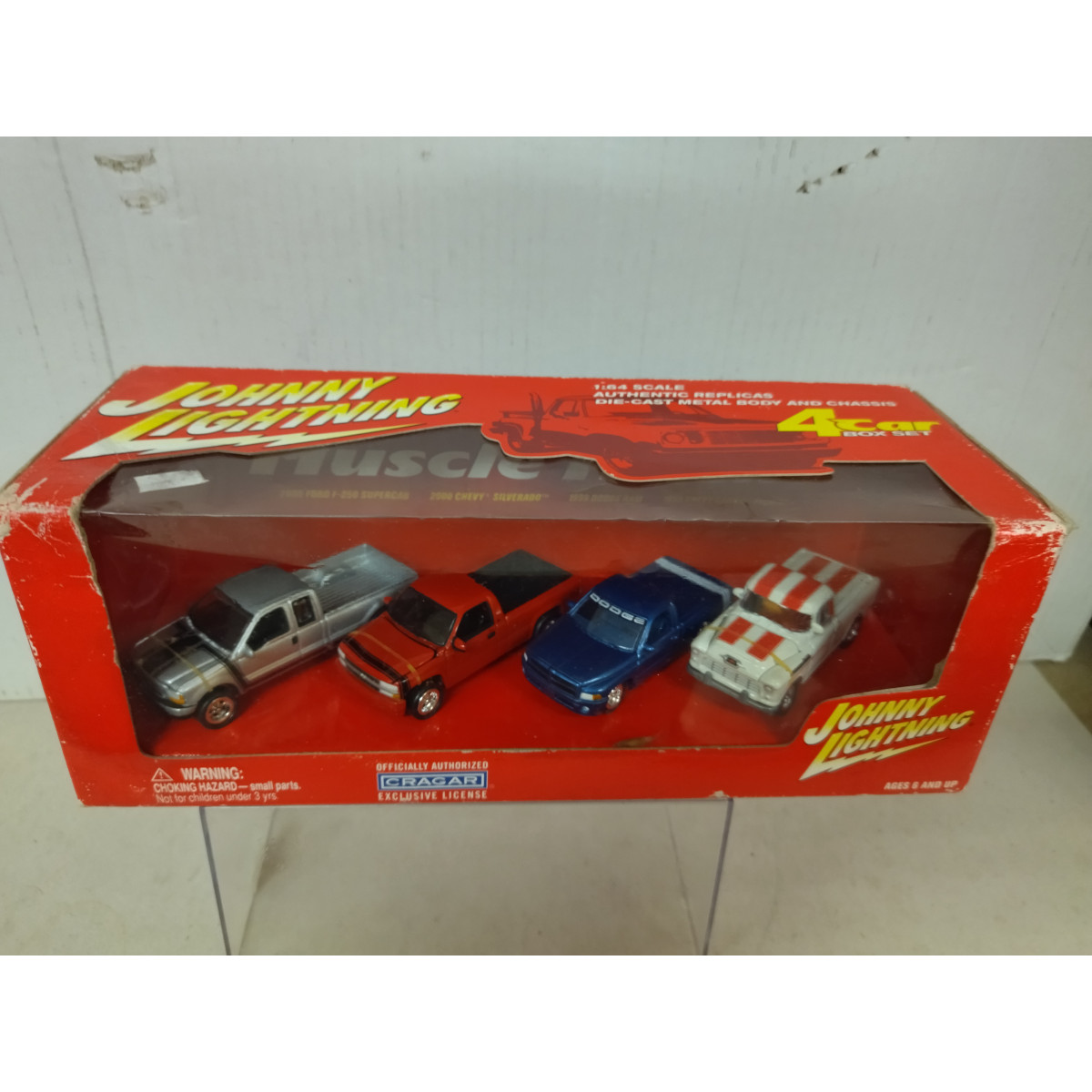 4-CAR BOX SET PICKUP MUSCLE CARS 1:64 JOHNNY LIGHTNING - BCN STOCK CARS