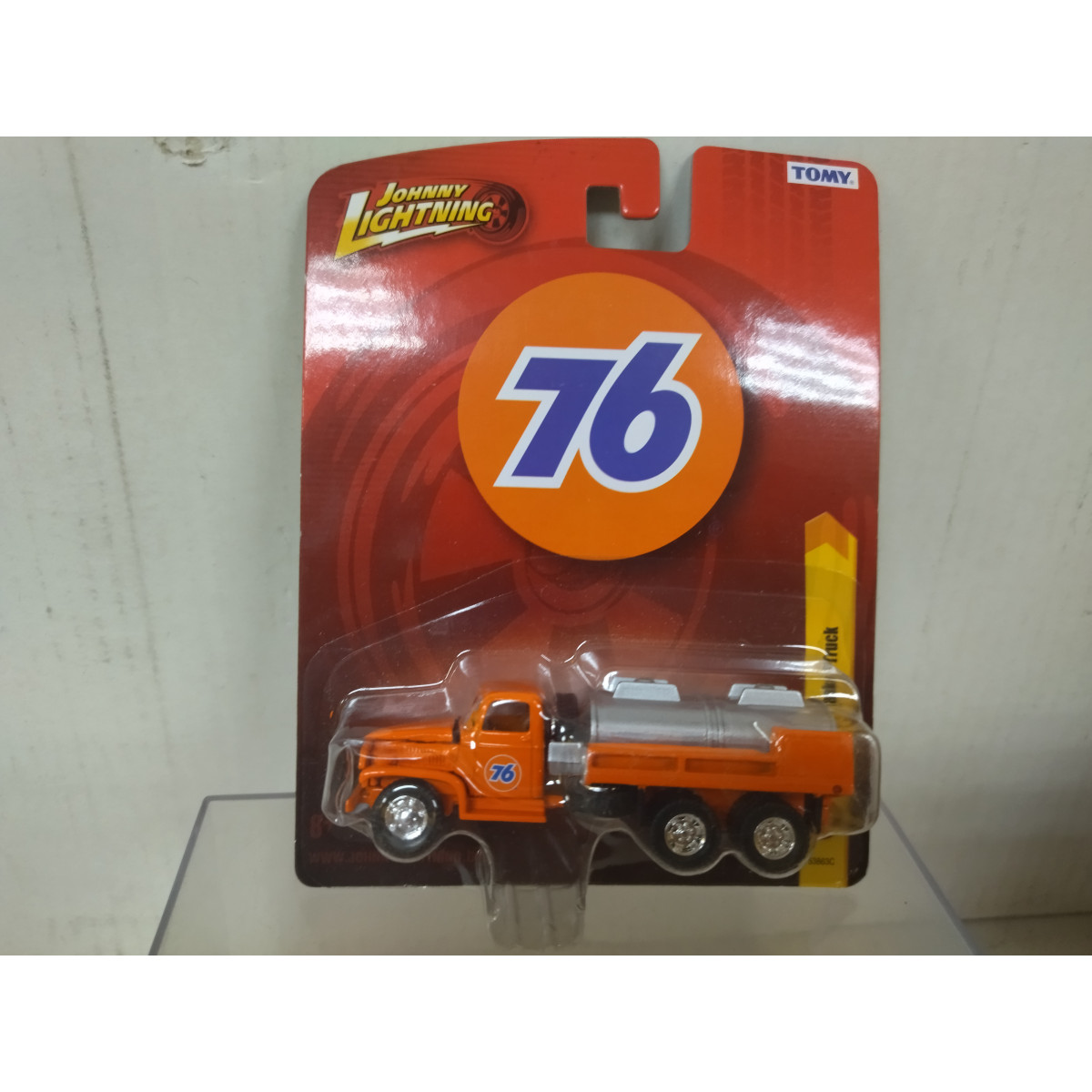 GMC TRUCK 6X6 TANKER n76 1:64 JOHNNY LIGHTNING - BCN STOCK CARS