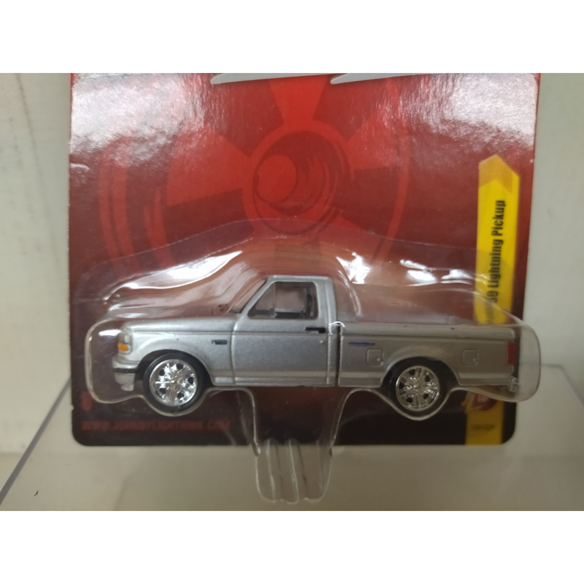 FORD F-150 1993 SVT LIGHTNING SILVER 1:64 JOHNNY LIGHTNING - BCN STOCK CARS
