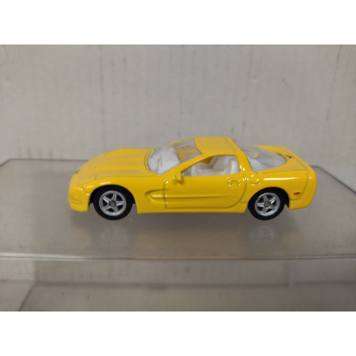 CHEVROLET CORVETTE C5 1999 YELLOW 1:60/apx 1:64 WELLY BOX RED/GREY ...