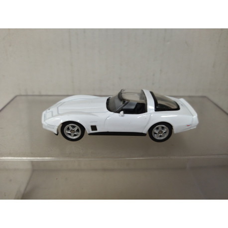CHEVROLET CORVETTE C3 1982 WHITE 1:60/apx 1:64 WELLY BOX GREEN/GREY ...
