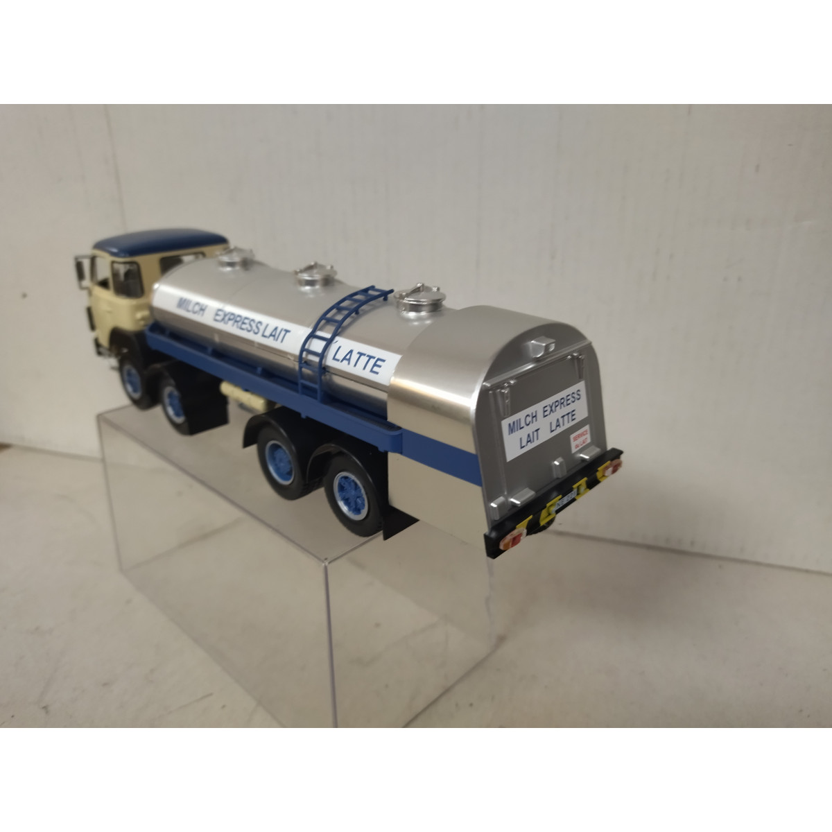 SAURER BERNA D330 MILK EXPRESS CAMION/TRUCK 1:43 ALTAYA IXO - BCN STOCK ...