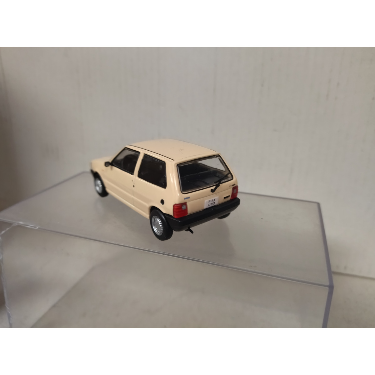 FIAT UNO 1983 BEIGE AUTOS ECUADOR 1:43 LUPA IXO CAJA NO ORIGINAL - BCN ...