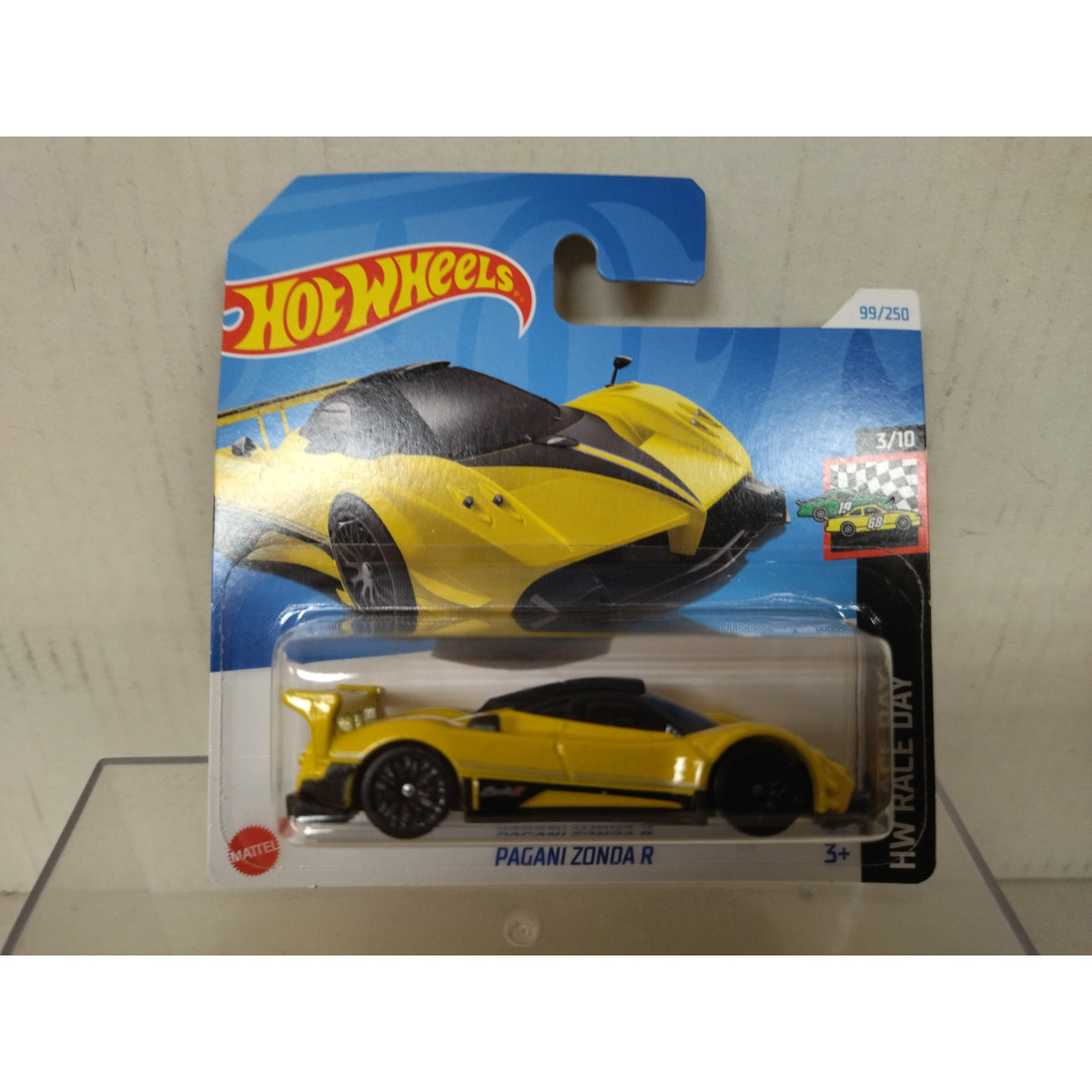 PAGANI ZONDA R YELLOW 3/10 RACE DAY 1:64 HOT WHEELS - BCN STOCK CARS