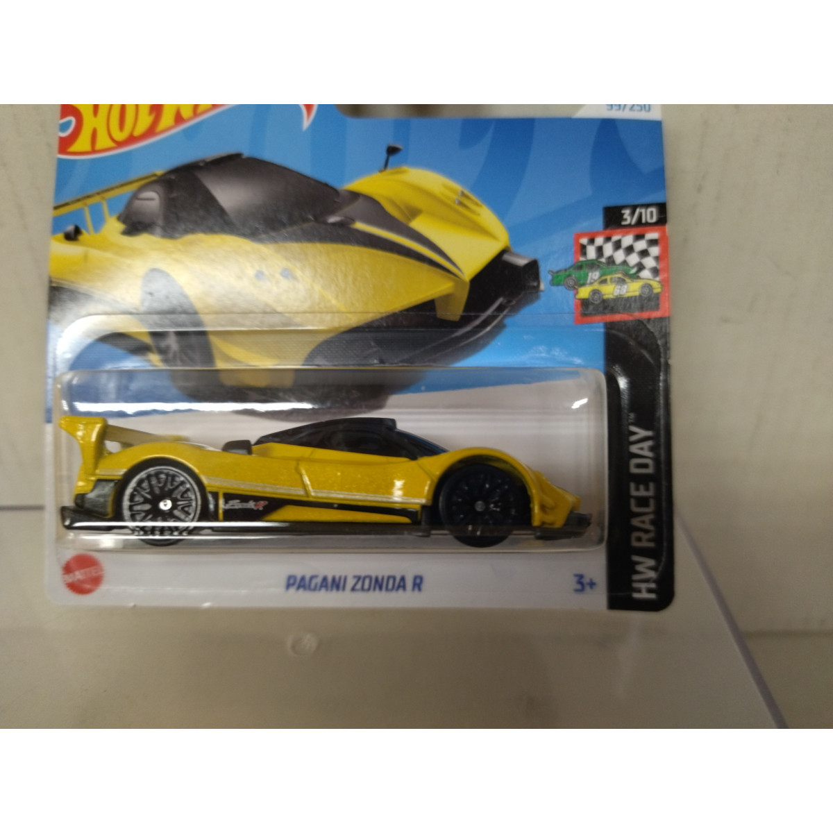 PAGANI ZONDA R YELLOW 3/10 RACE DAY 1:64 HOT WHEELS - BCN STOCK CARS
