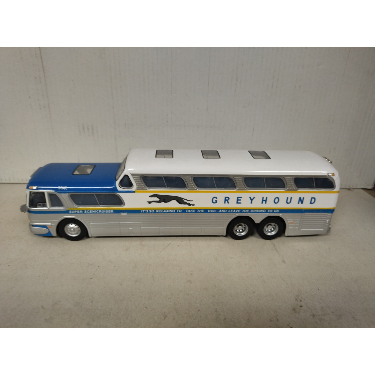 GMC SCENICRUISER 1956 GREYHOUND AUTOBUS USA 1:43 SALVAT IXO NO BOX ...