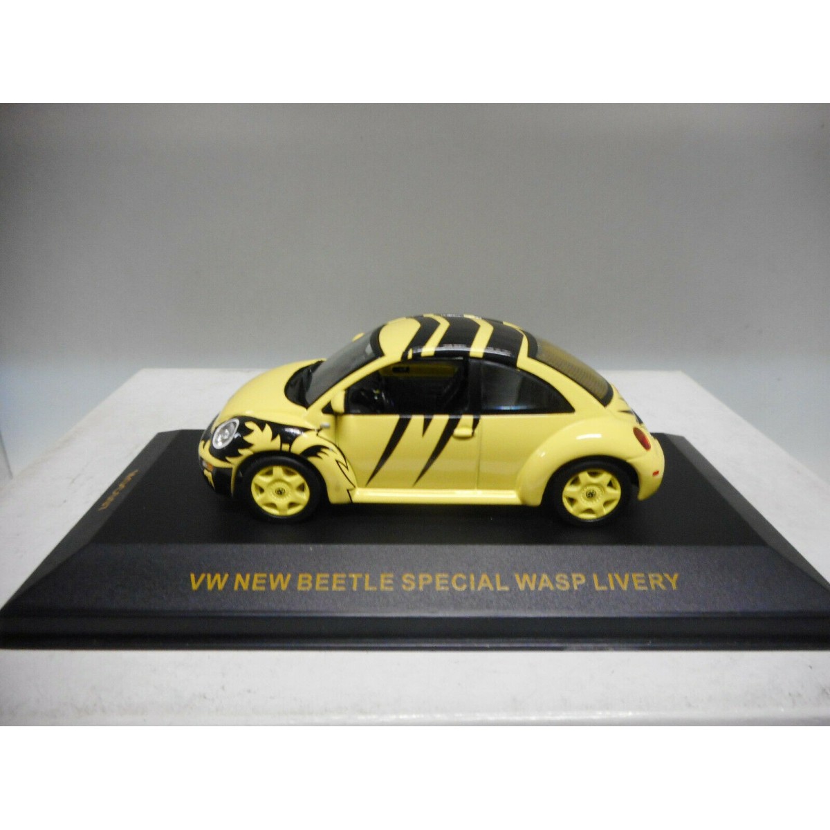 VOLKSWAGEN NEW BEETLE SPECIAL WASP LIVERY IXO MOC007 1:43 - BCN STOCK CARS