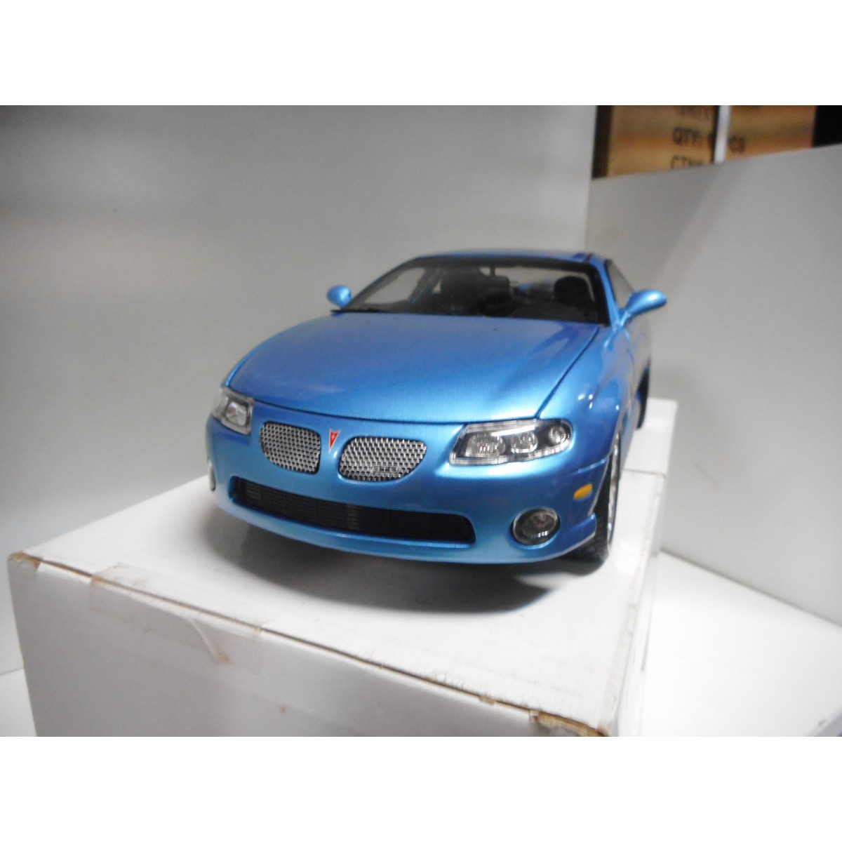 PONTIAC GTO 2004 BLUE AUTO WORLD 1:18 - BCN STOCK CARS