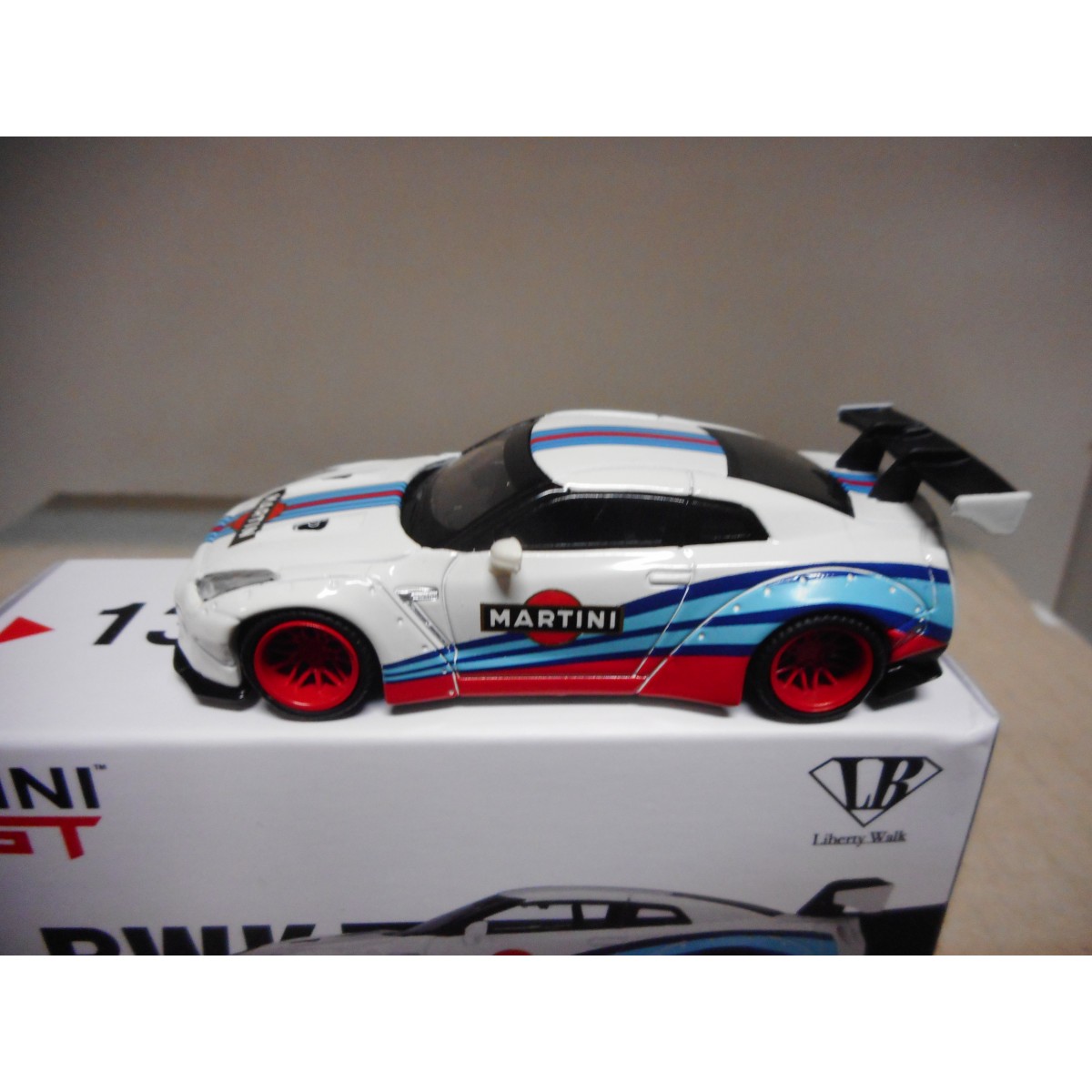 NISSAN GT-R R35 MARTINI RACING MINI GT TSM133 1:64 - BCN STOCK CARS