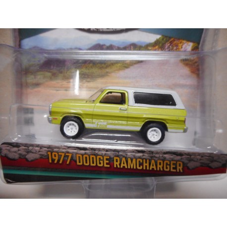 DODGE RAMCHARGER 1977 1:64 GREENLIGHT - BCN STOCK CARS