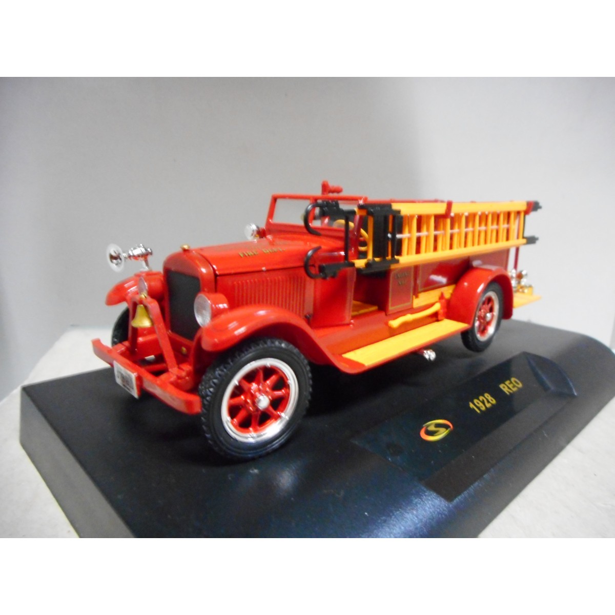 REO 1928 SIGNATURE MODELS 1:32 - BCN STOCK CARS