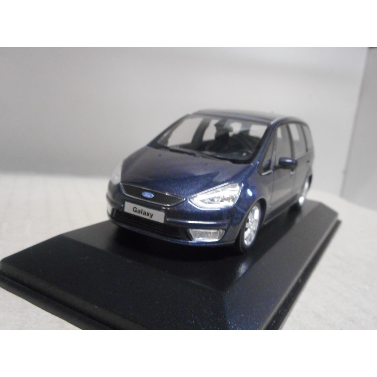 FORD GALAXY MK2 2006-2015 DEALER MINICHAMPS 1:43 - BCN STOCK CARS