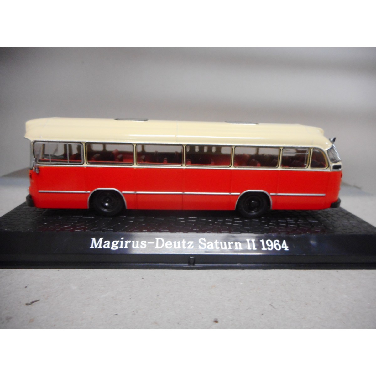 MAGIRUS-DEUTZ SATURN II 1964 AUTOBUS 1:72 ATLAS IXO - BCN STOCK CARS