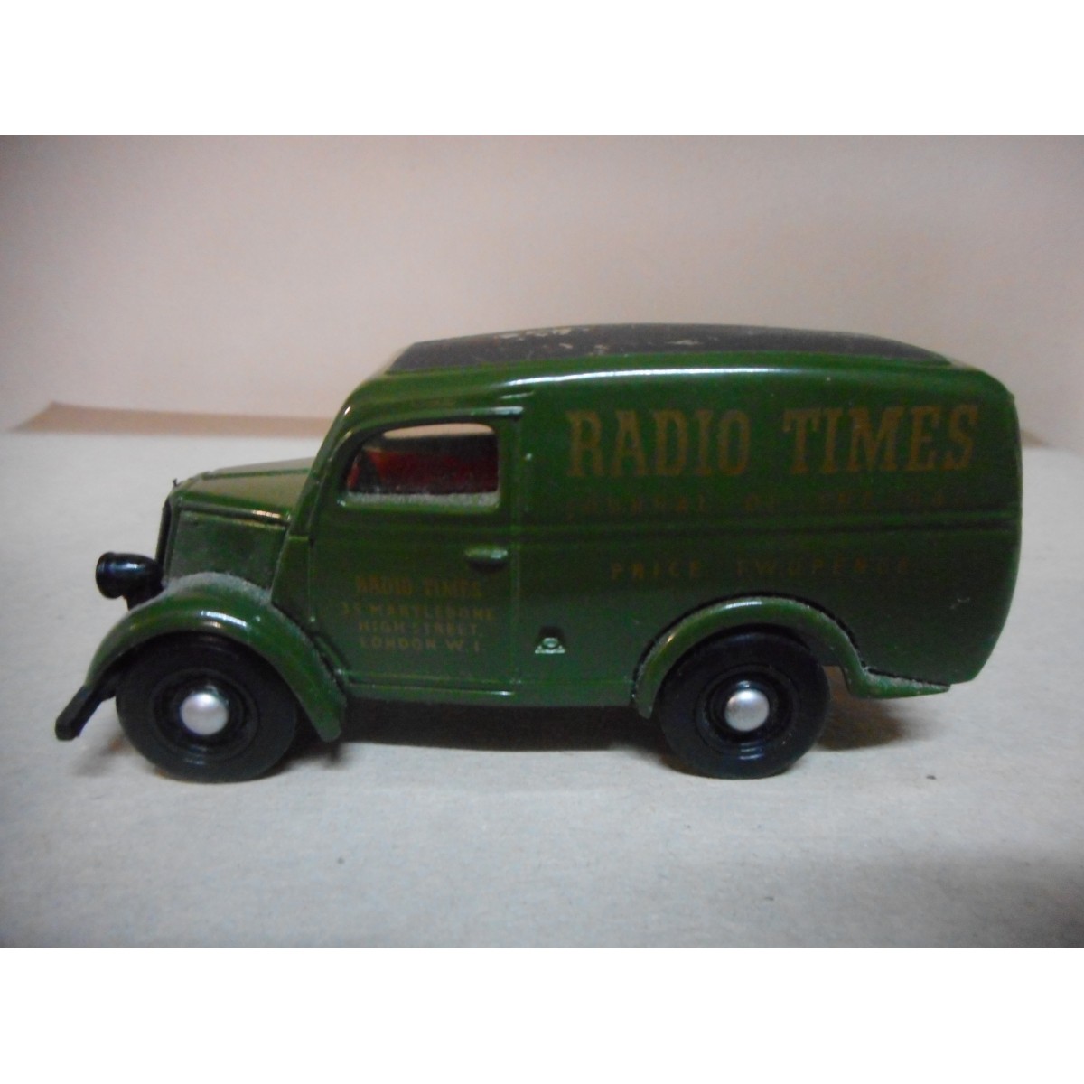 FORD E83W 10 CWT VAN RADIO TIMES 1:43 MATCHBOX DINKY - BCN STOCK CARS