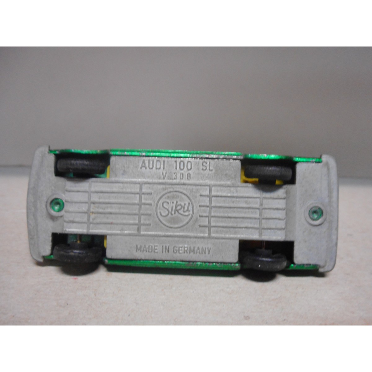 AUDI 100 LS 1972 GREEN 1:60 USADO/NO CAJA/VER FOTOS SIKU V308 - BCN STOCK CARS