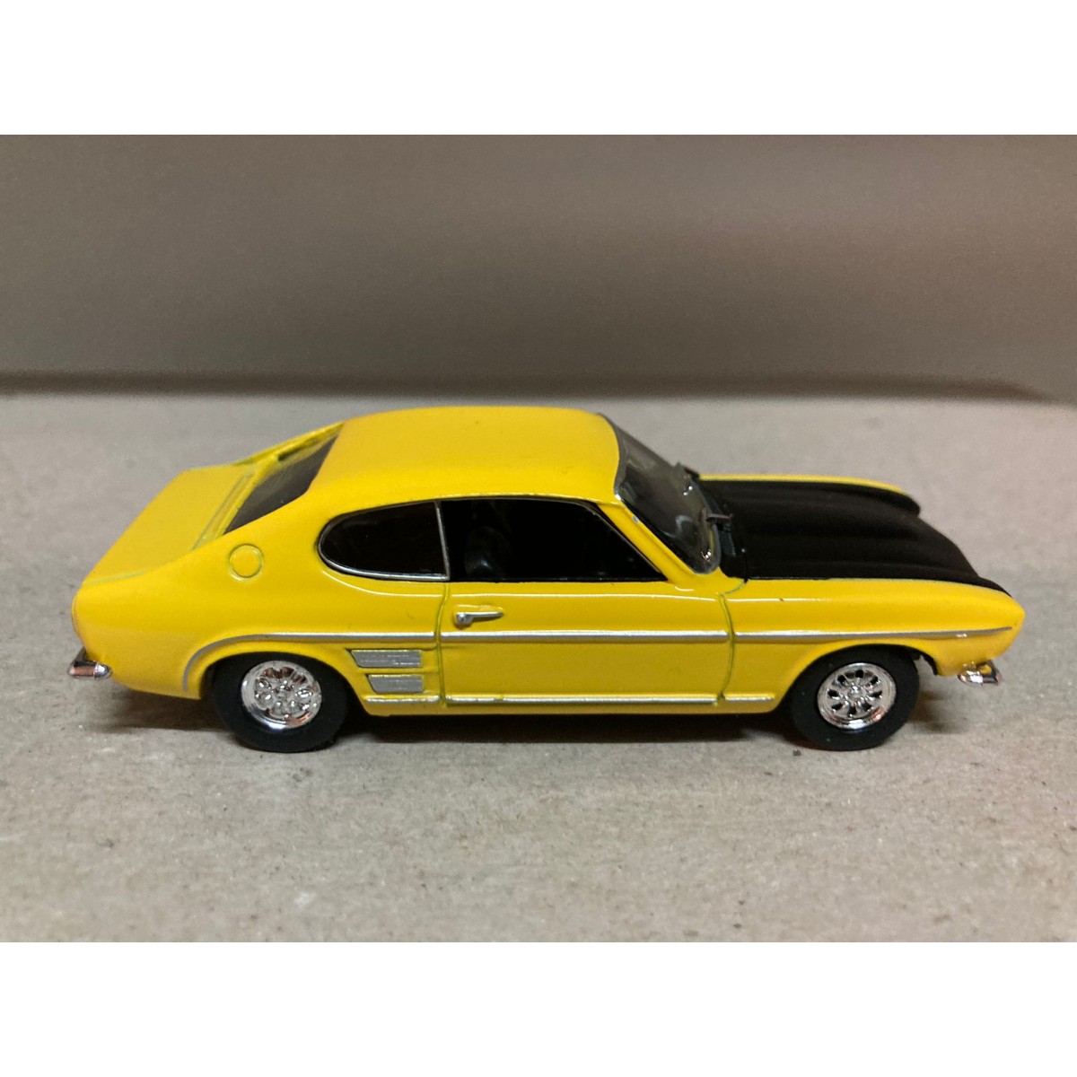 FORD CAPRI 1969 YELLOW/BLACK 1:43 SOLIDO SALVAT USADO/NO CAJA - BCN ...