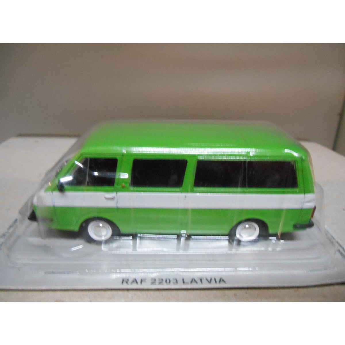 RAF-2203 LATVIA 1:43 DeAGOSTINI IXO USADO/EX PRIVADO - BCN STOCK CARS