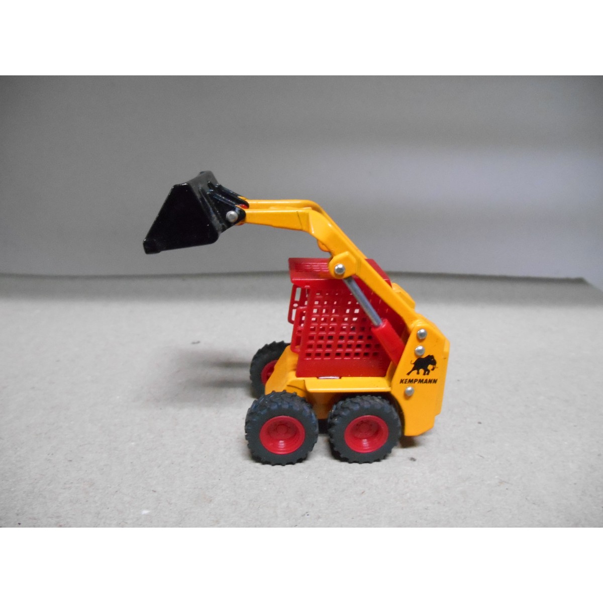 SKID STEER LOADER/CARGADORA BOBCAT KEMPMANN 1:50 APX USADO/NO CAJA SIKU ...