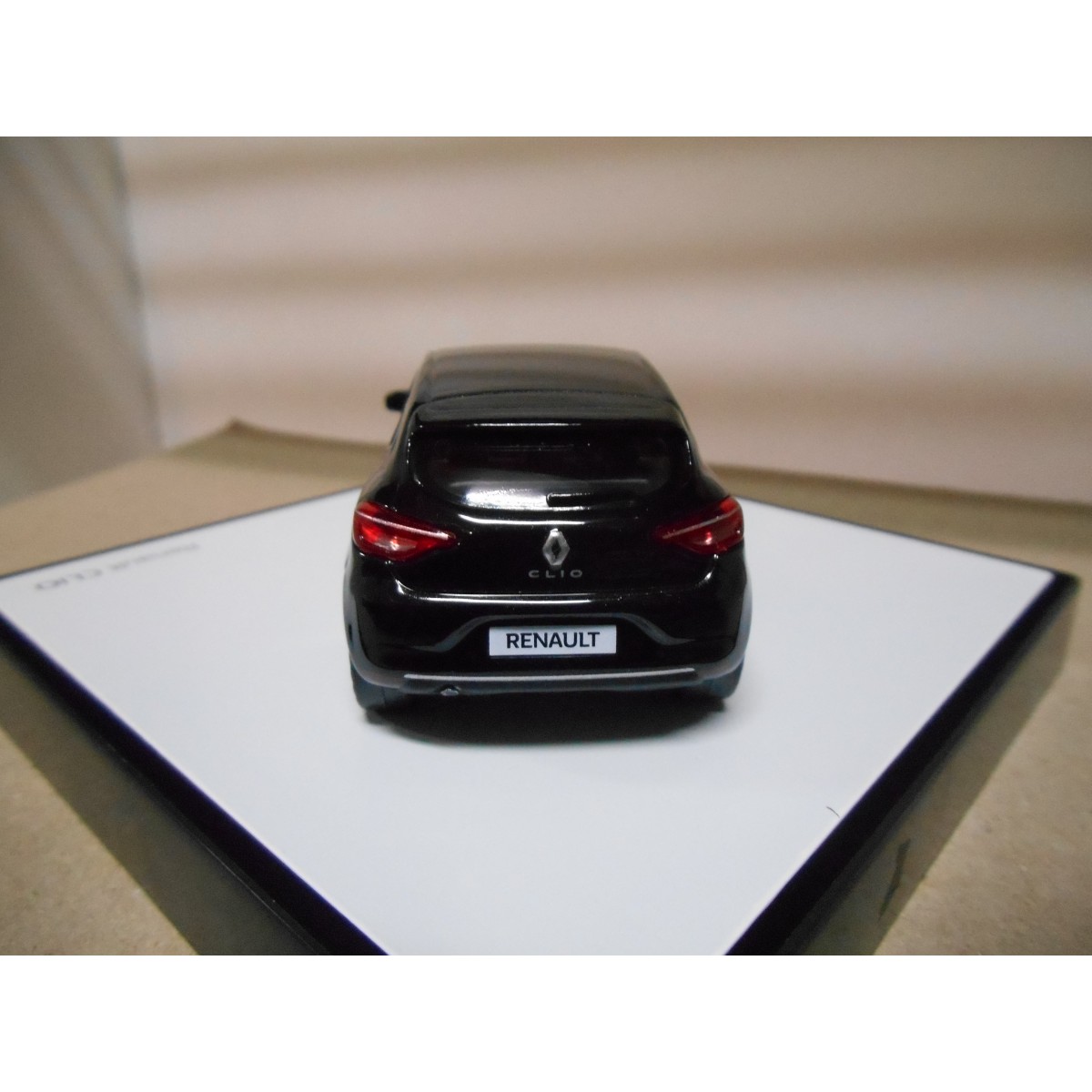 RENAULT CLIO 5 2019 NOIR 1:43 RENAULT DEALER - BCN STOCK CARS