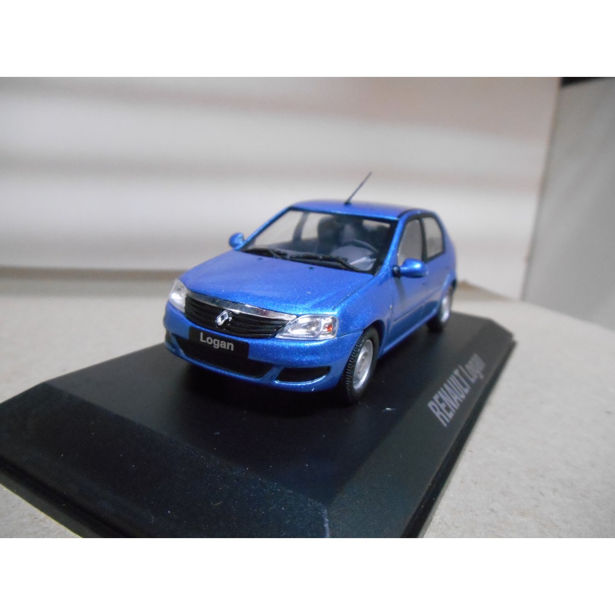 RENAULT LOGAN BLUE 1:43 RENAULT DEALER - BCN STOCK CARS