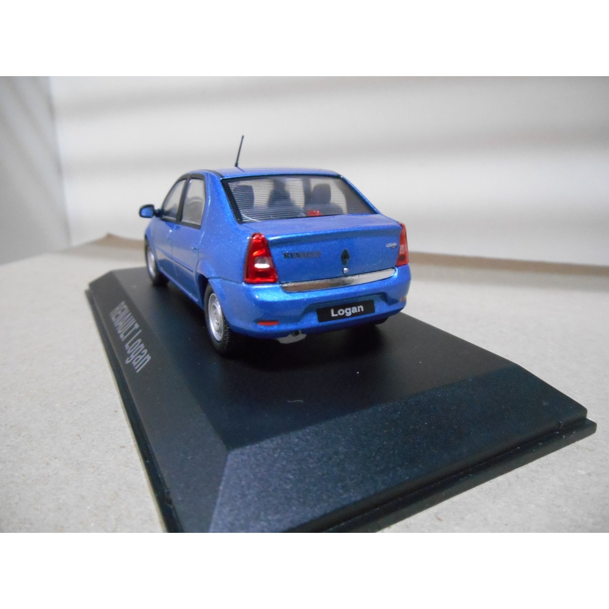 RENAULT LOGAN BLUE 1:43 RENAULT DEALER - BCN STOCK CARS