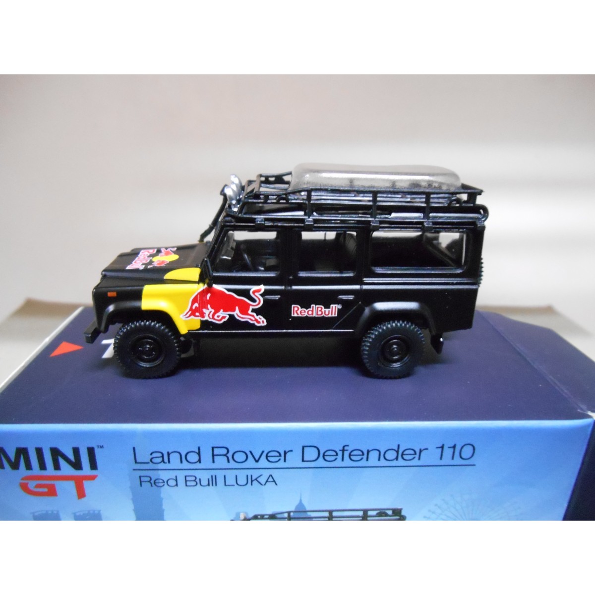 LAND ROVER DEFENDER 110 RED BULL LUKA LHD 1:64 MINI GT - BCN STOCK CARS