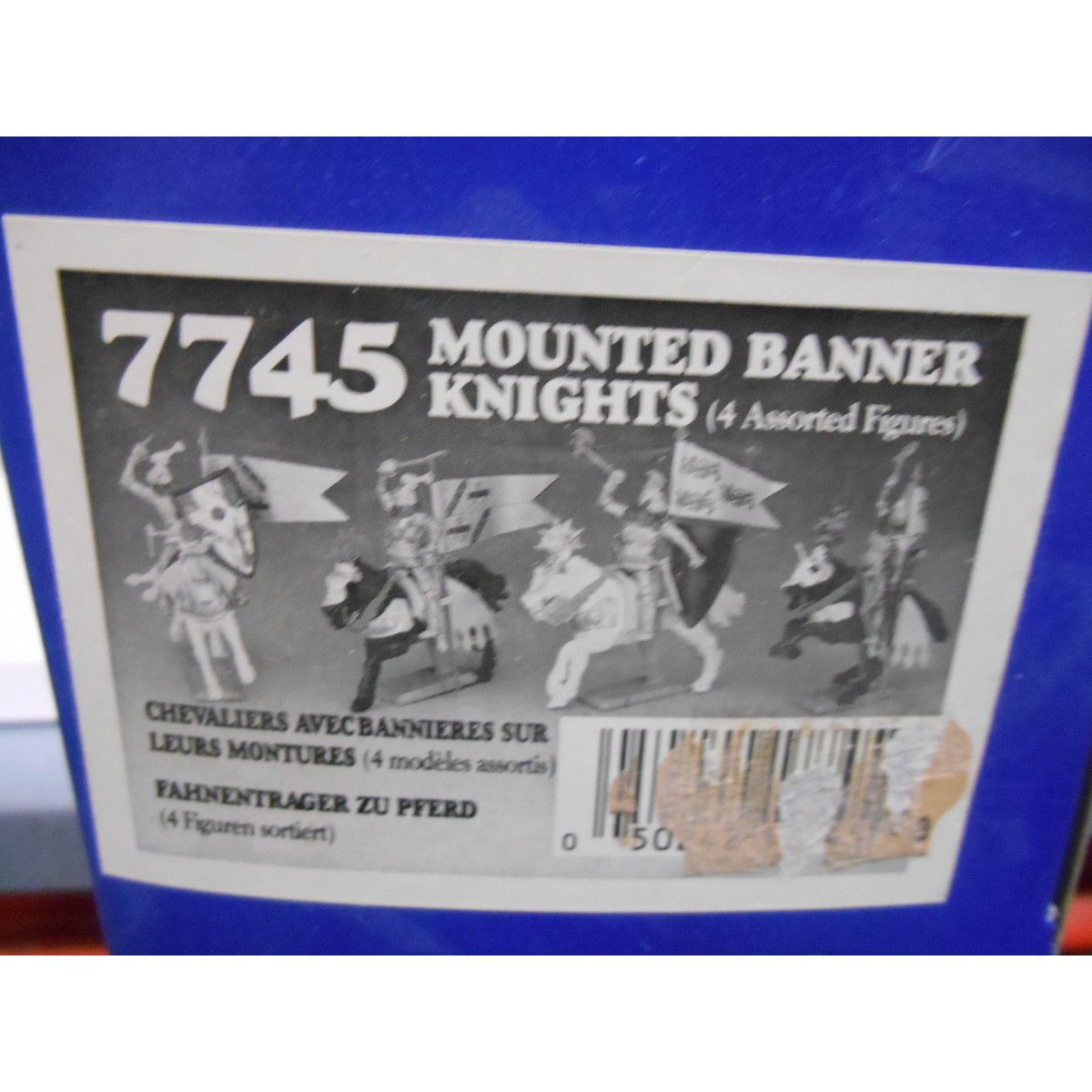 KNIGHTS OF THE SWORD 7745 MOUNTED BANNER 54mm BRITAINS VINTAGE USADO ...