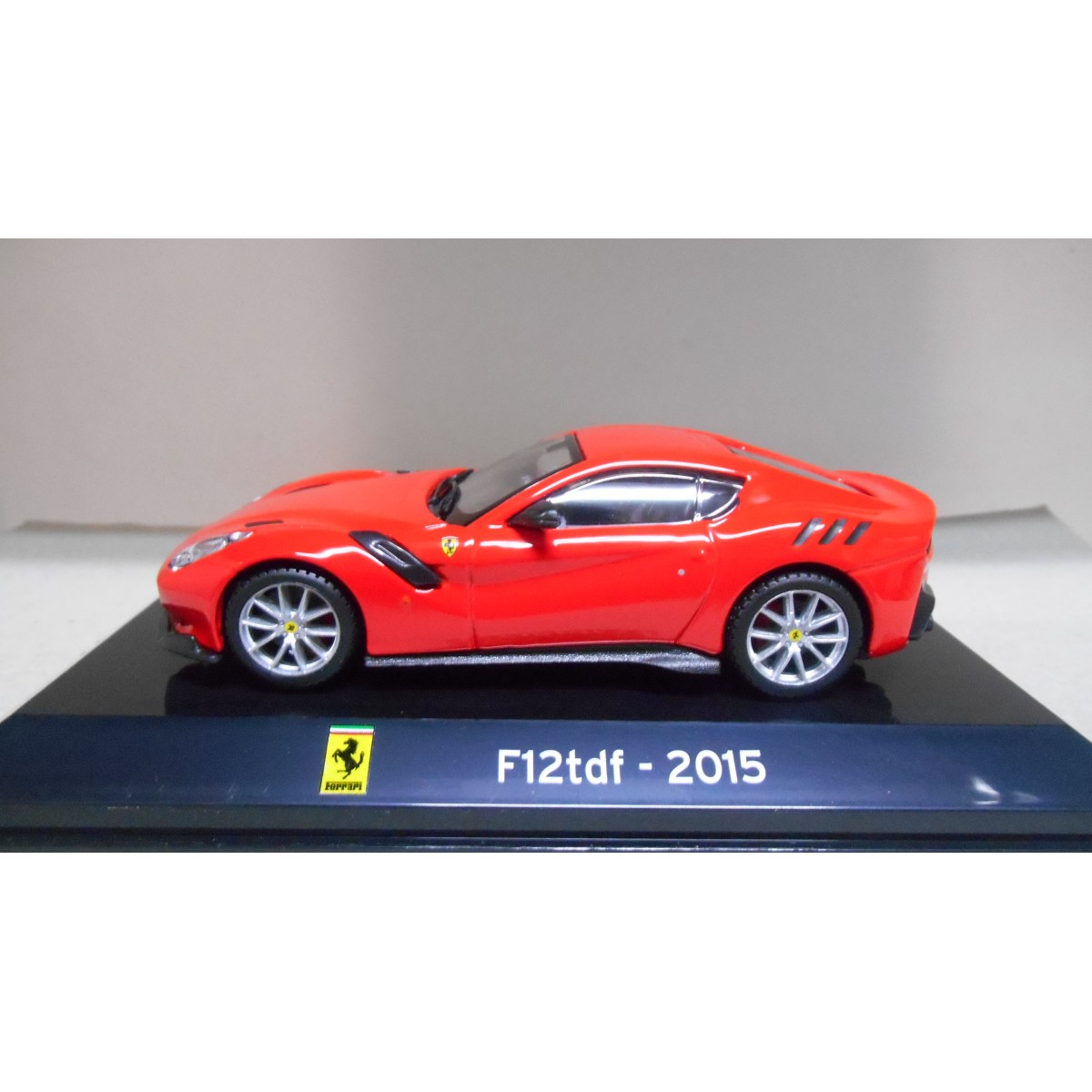 FERRARI F12 tdf 2015 RED 1:43 SUPERCARS SALVAT IXO - BCN STOCK CARS