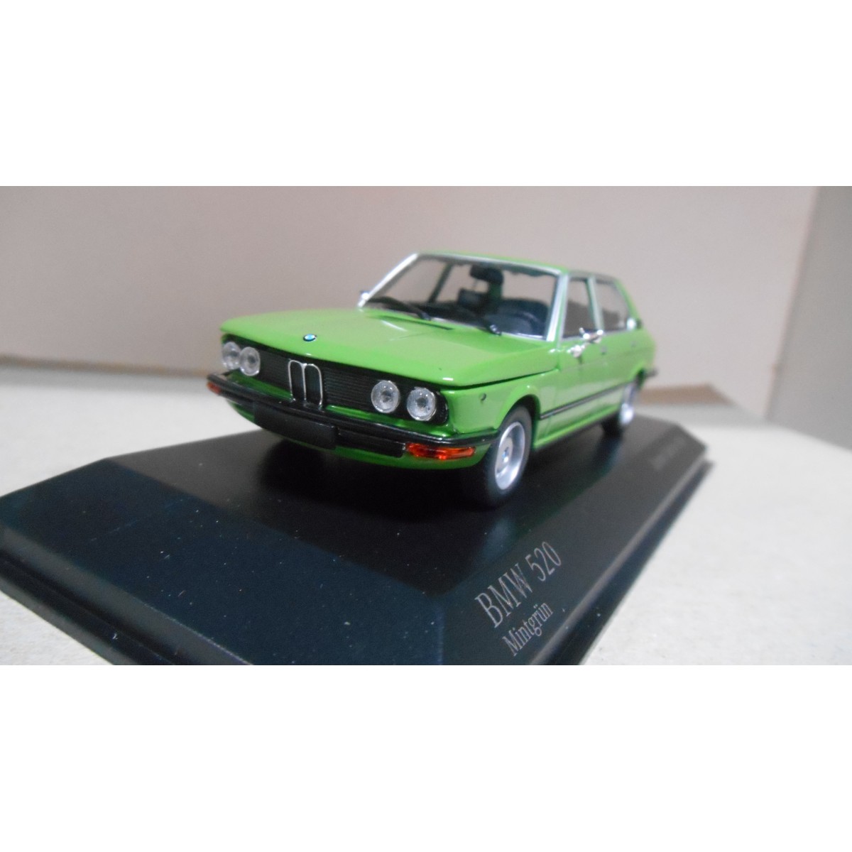 BMW E12 520 1974 GREEN 1:43 MINICHAMPS - BCN STOCK CARS