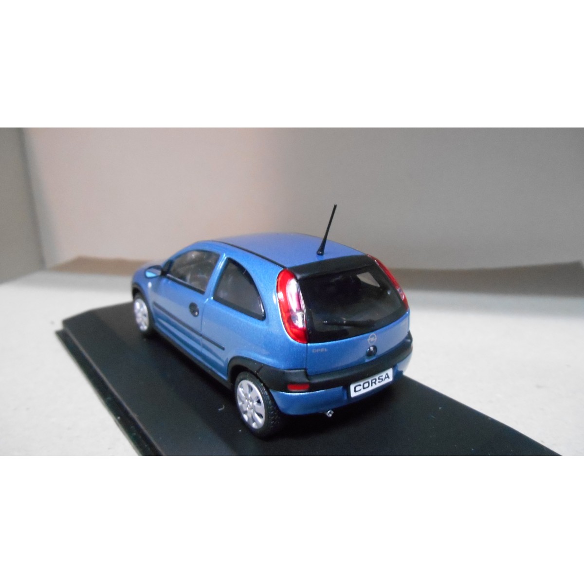 OPEL CORSA C BLUE 1:43 DEALER MINICHAMPS - BCN STOCK CARS