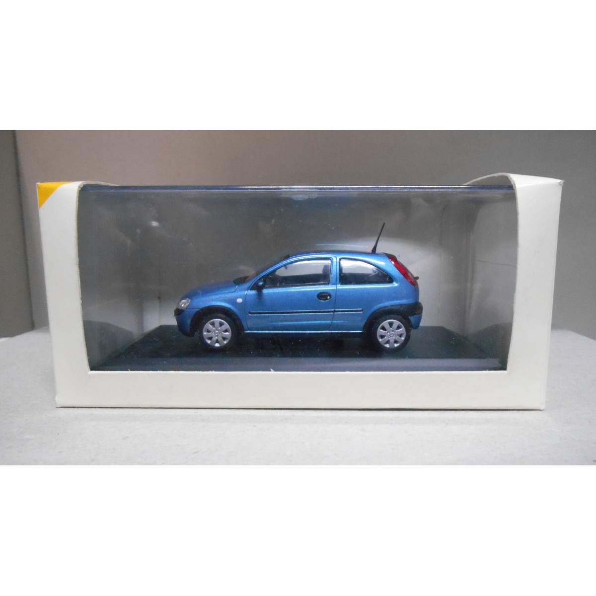 OPEL CORSA C BLUE 1:43 DEALER MINICHAMPS - BCN STOCK CARS