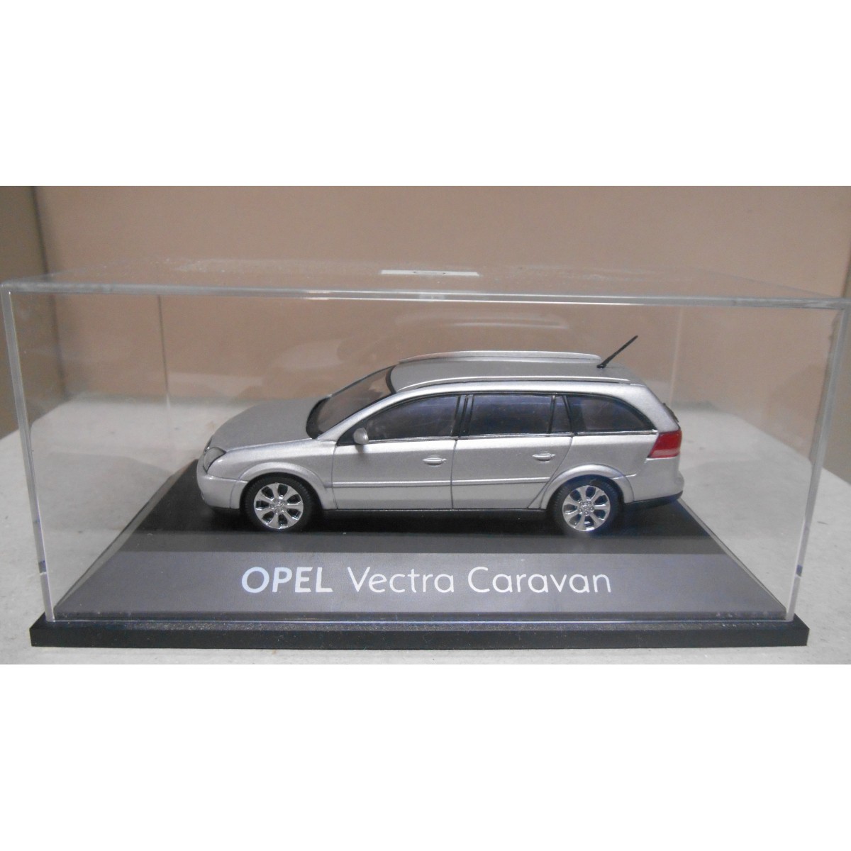 OPEL VECTRA C CARAVAN SILVER 1:43 DEALER SCHUCO - BCN STOCK CARS
