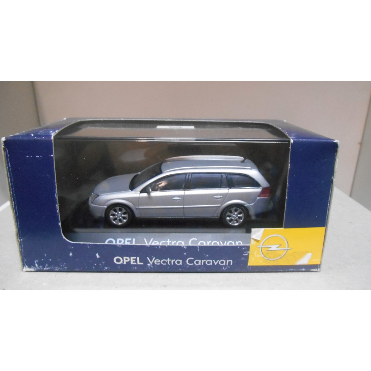 OPEL VECTRA C CARAVAN SILVER 1:43 DEALER SCHUCO - BCN STOCK CARS