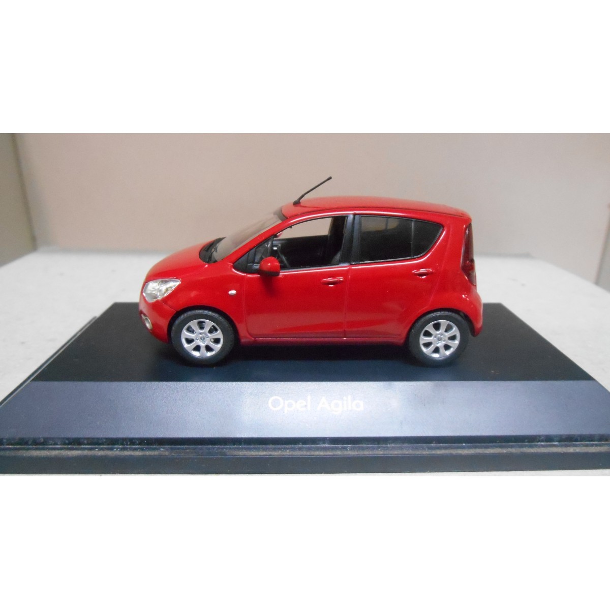 OPEL AGILA B RED 1:43 DEALER SCHUCO - BCN STOCK CARS