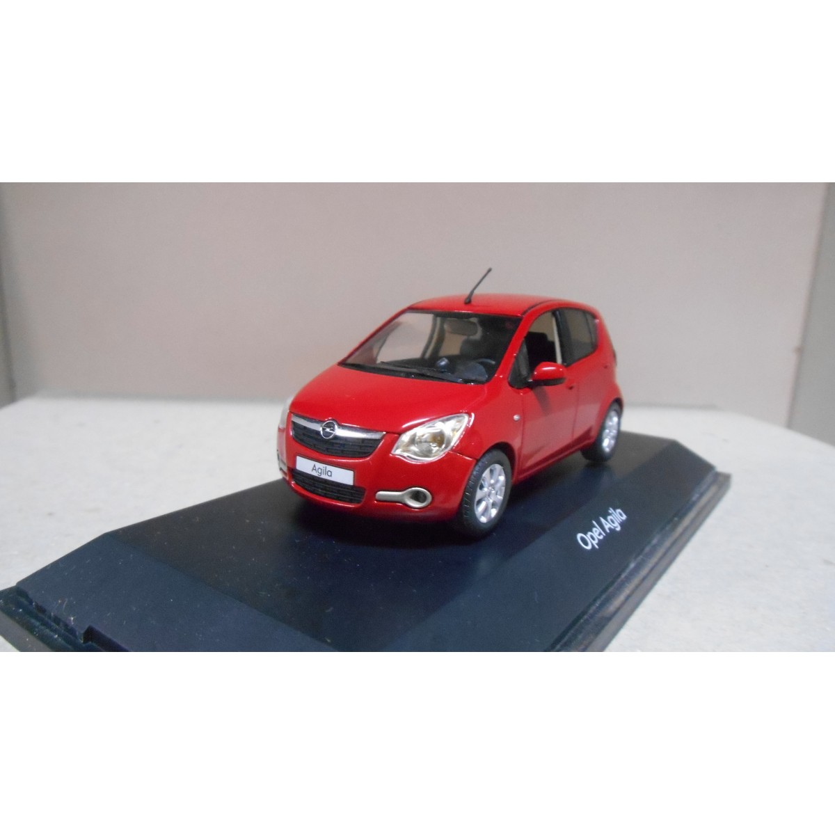 OPEL AGILA B RED 1:43 DEALER SCHUCO - BCN STOCK CARS