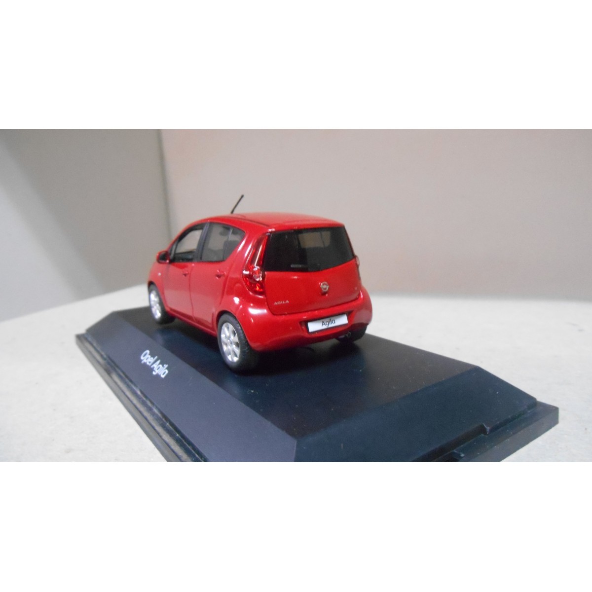 OPEL AGILA B RED 1:43 DEALER SCHUCO - BCN STOCK CARS