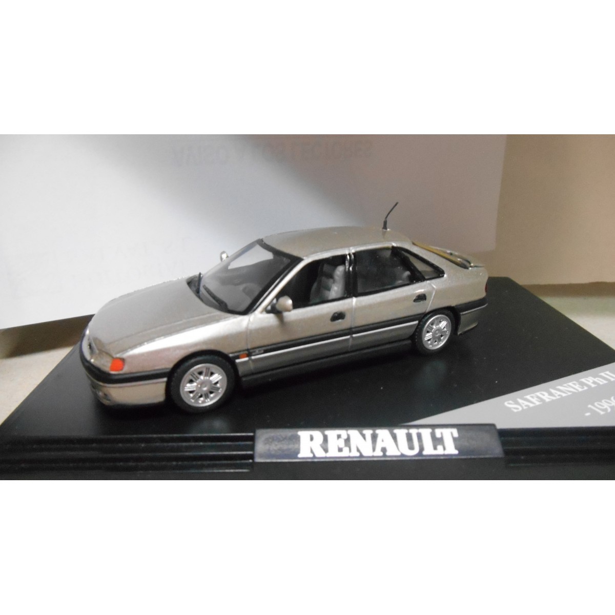 RENAULT SAFRANE PHASE II 1996 1:43 DEALER RENAULT USADO/CAJA ROTA/V ...