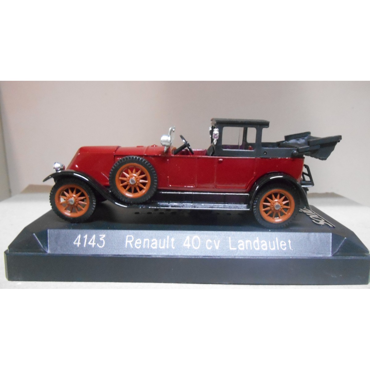 RENAULT 40CV LANDAULET 1:43 SOLIDO 4143 - BCN STOCK CARS