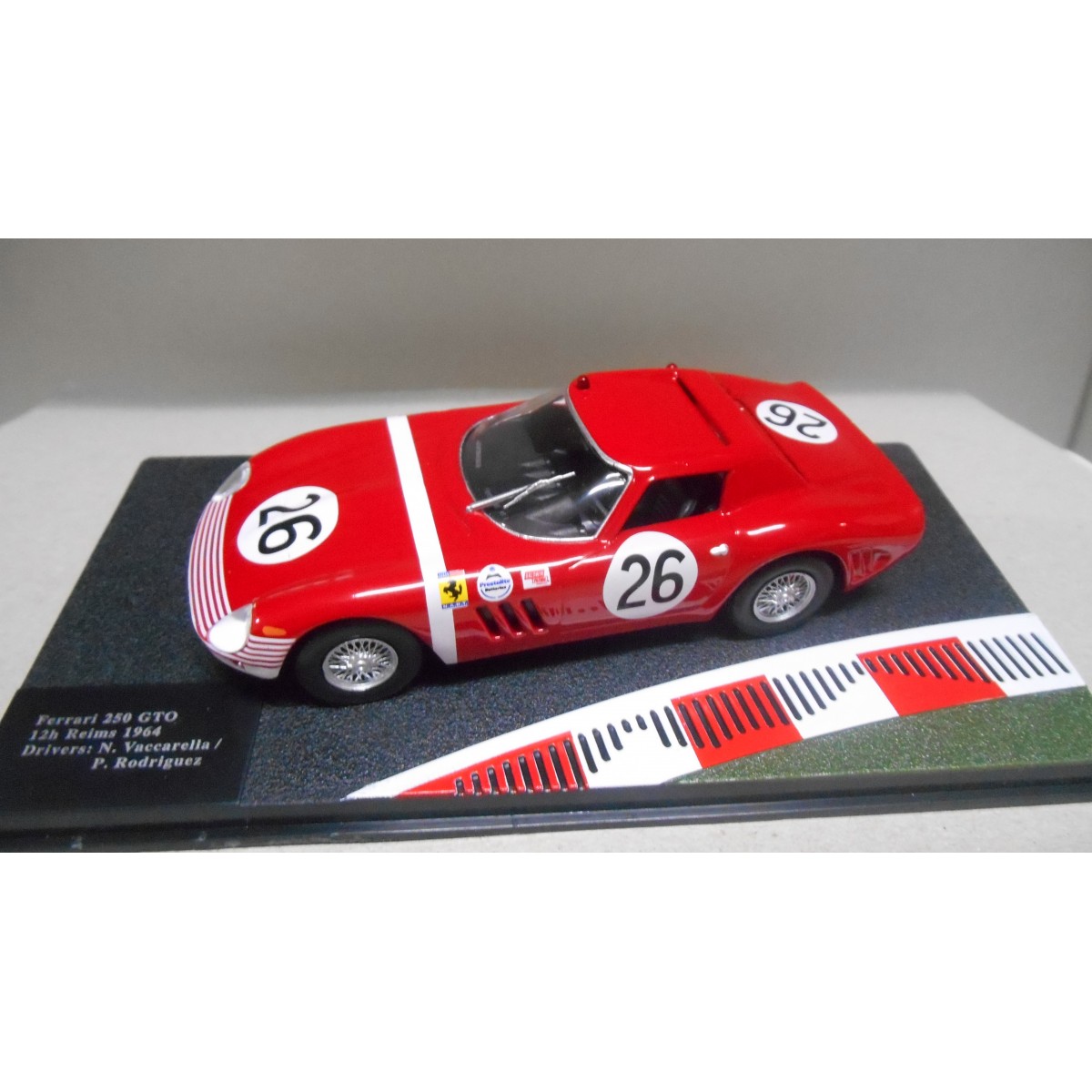 FERRARI 250 GTO 12 H REIMS 1964 VACCARELLA-RODRIGUEZ 1:43 FERRARI RACING IXO - BCN STOCK CARS