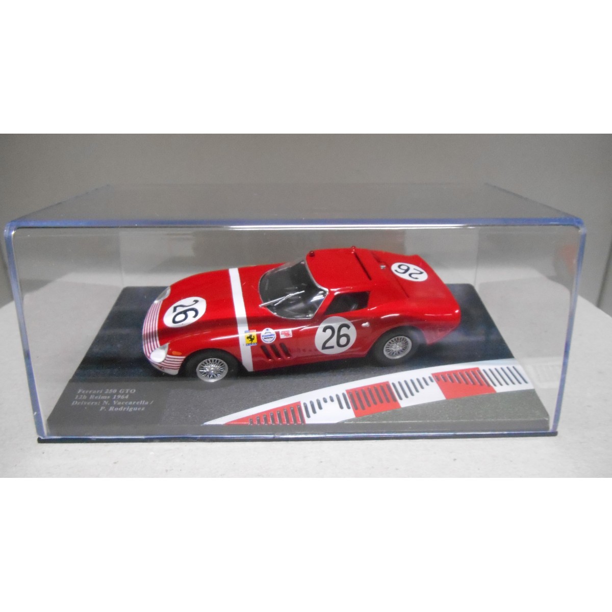 FERRARI 250 GTO 12 H REIMS 1964 VACCARELLA-RODRIGUEZ 1:43 FERRARI RACING IXO - BCN STOCK CARS