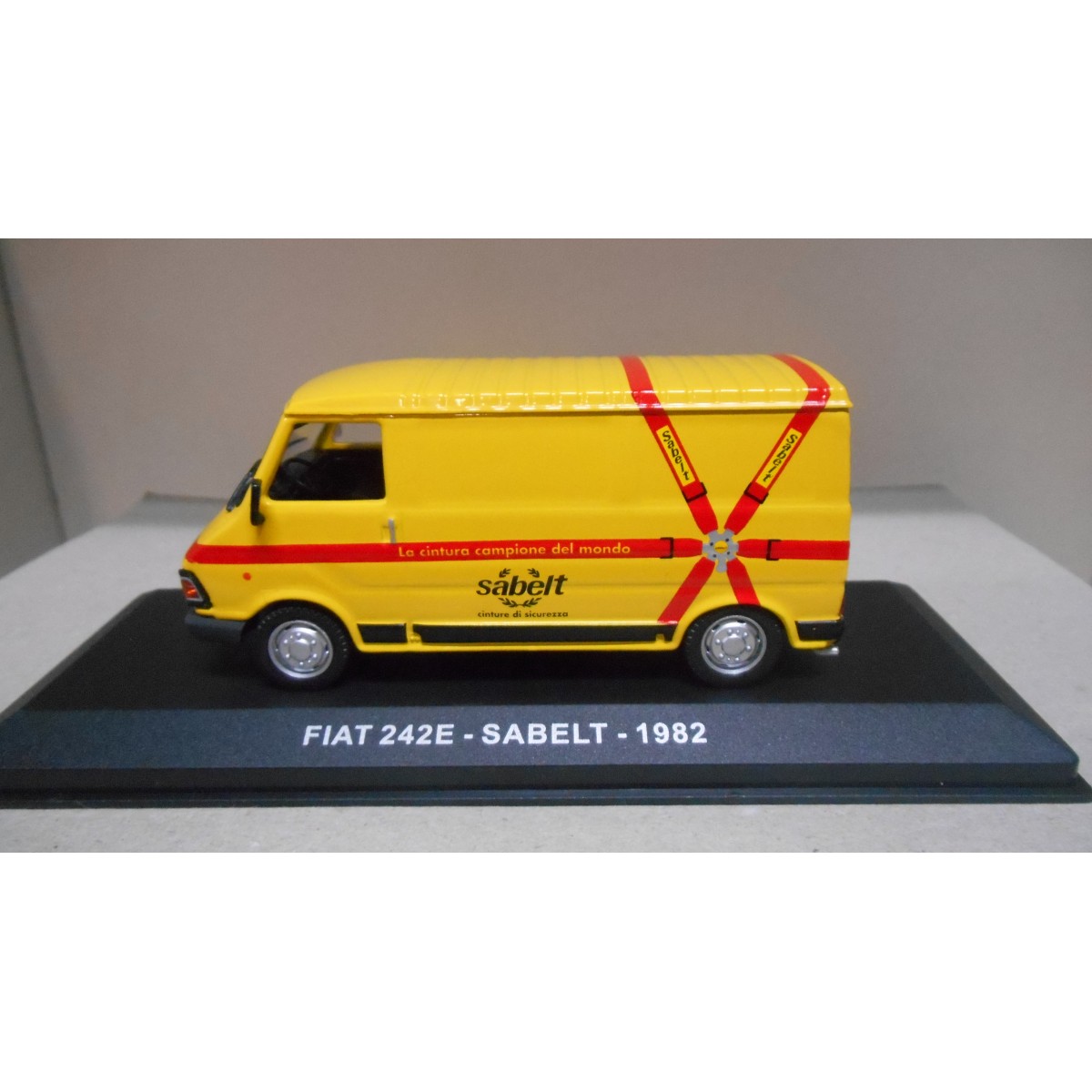FIAT 242E SABELT 1982 1:43 EAGLEMOSS IXO - BCN STOCK CARS