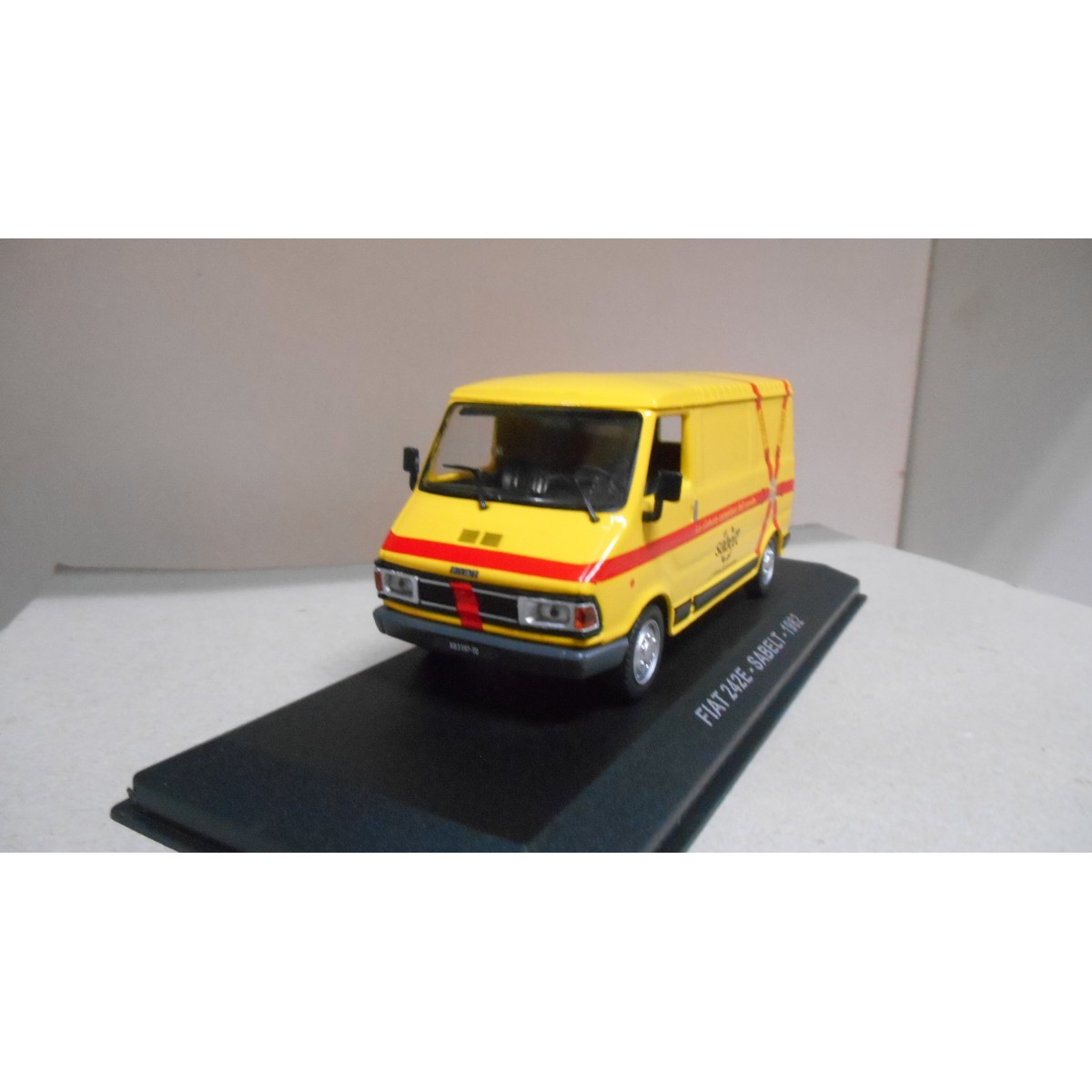 FIAT 242E SABELT 1982 1:43 EAGLEMOSS IXO - BCN STOCK CARS