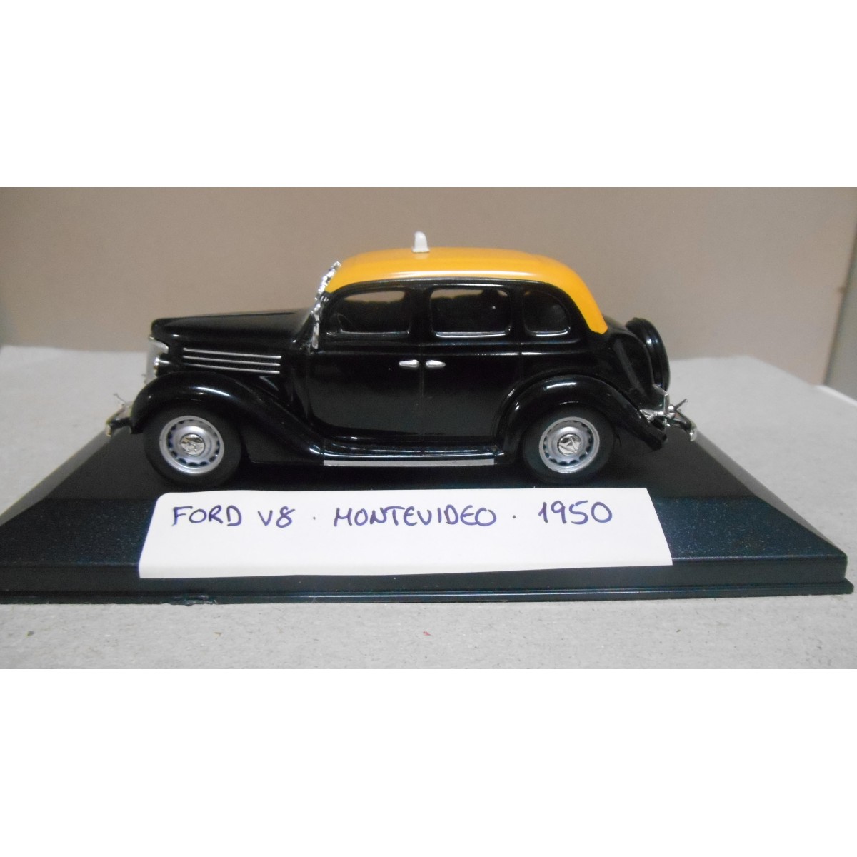 FORD V8 1950 TAXI MONTEVIDEO URUGUAY 1:43 ALTAYA IXO CAJA NO ORIGINAL - BCN STOCK CARS