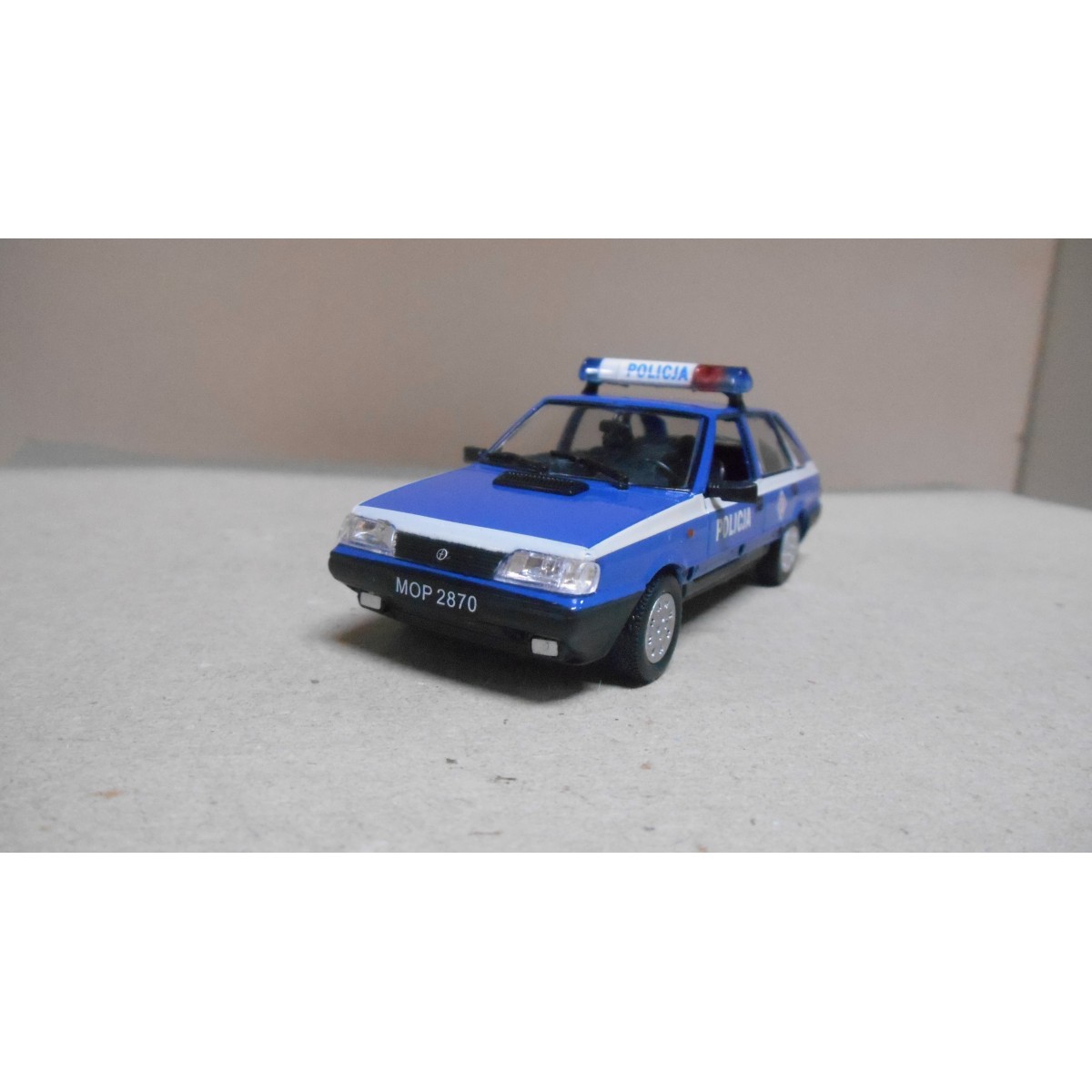 FSO POLONEZ CARO POLICIA/POLICJA 1:43 DeAGOSTINI IXO - BCN STOCK CARS
