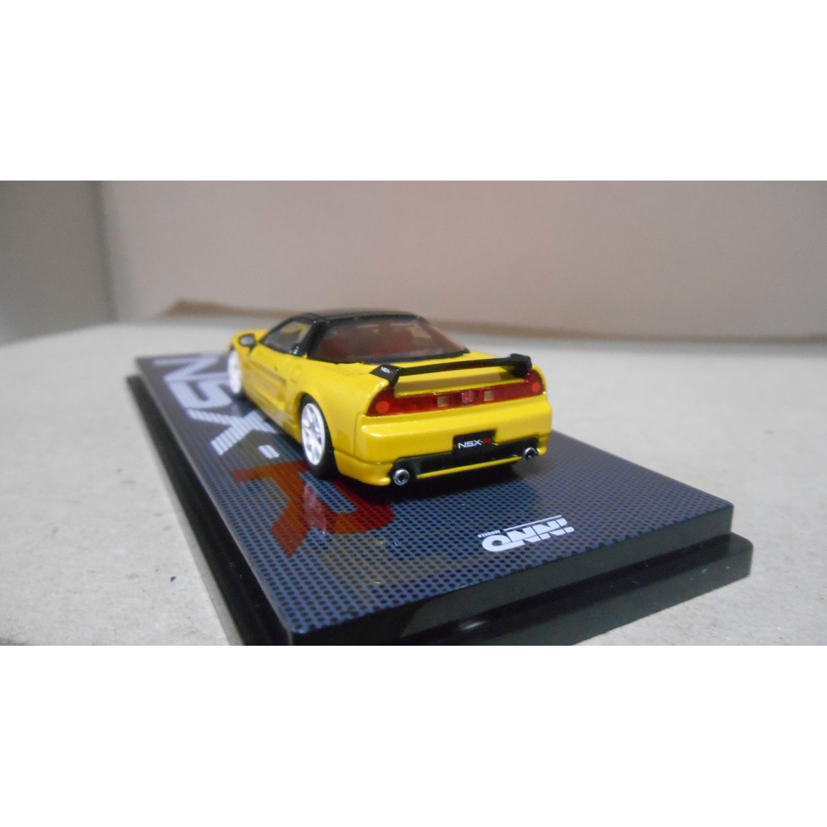 HONDA NSX-R NA2 RIO YELLOW WITH EXTRA WHEELS 1:64 INNO64 - BCN STOCK CARS