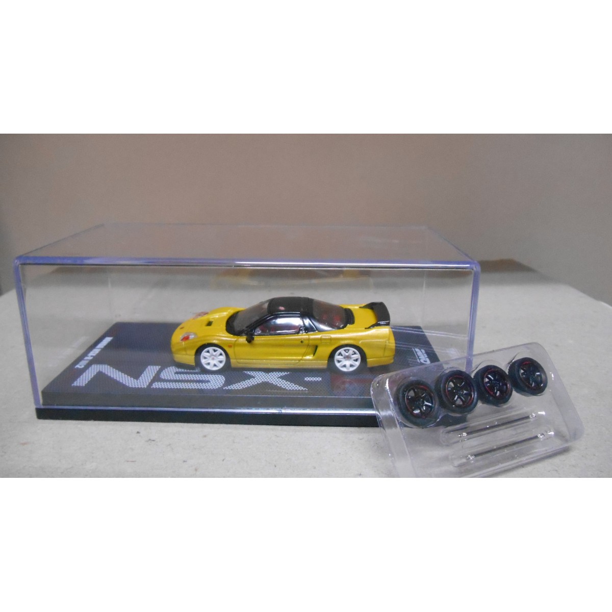 HONDA NSX-R NA2 RIO YELLOW WITH EXTRA WHEELS 1:64 INNO64 - BCN STOCK CARS